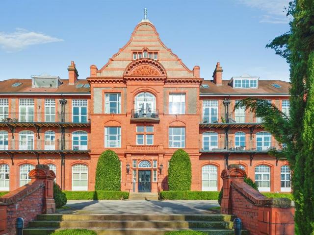 2 bedroom flat for sale
