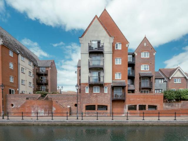 2 bedroom flat for sale
