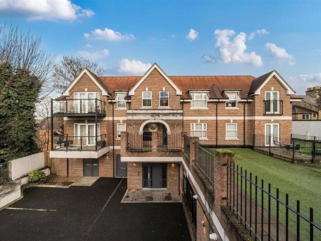 2 bedroom flat for sale