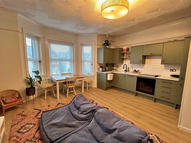 2 bedroom flat for sale