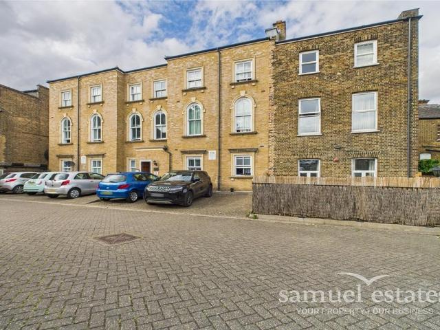 2 bedroom flat for sale