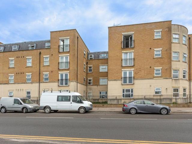 2 bedroom flat for sale