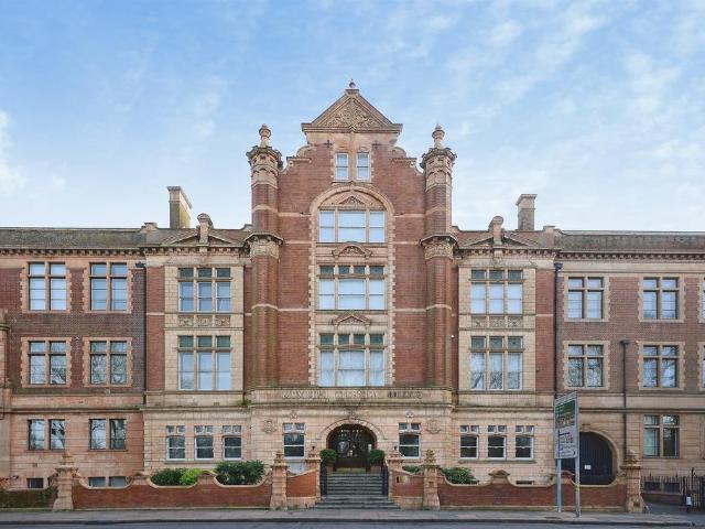 2 bedroom flat for sale