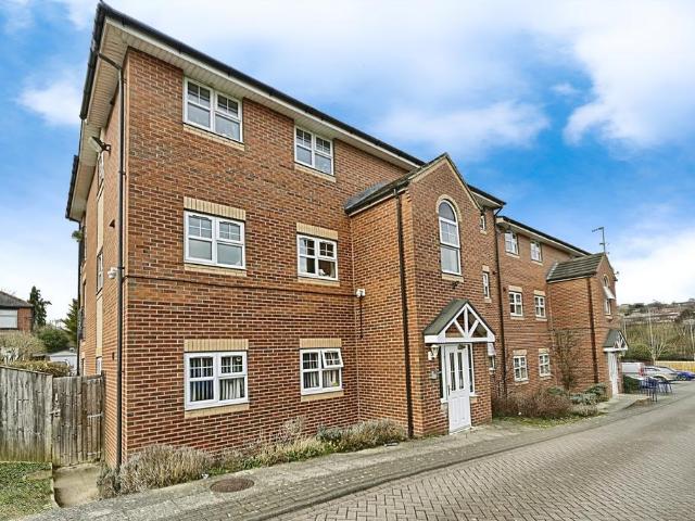 2 bedroom flat for sale