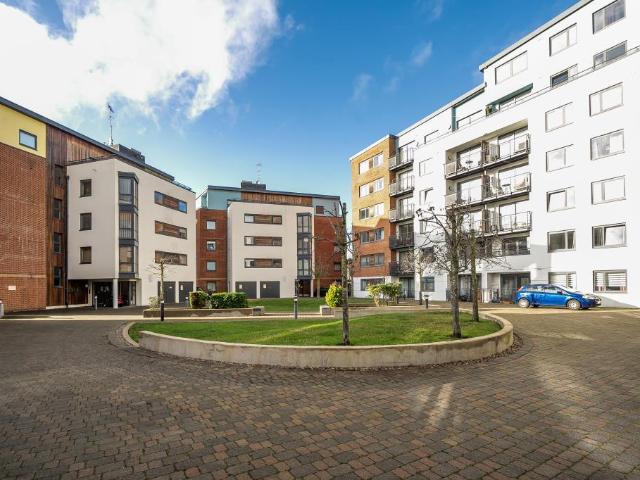 2 bedroom flat for sale
