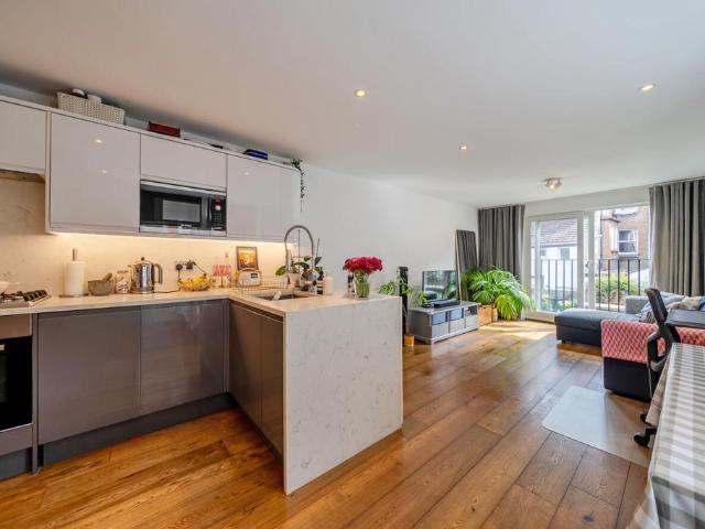 2 bedroom flat for sale