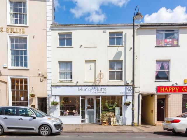 2 bedroom flat for sale
