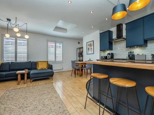 2 bedroom flat for sale