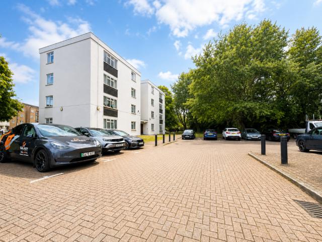 2 bedroom flat for sale