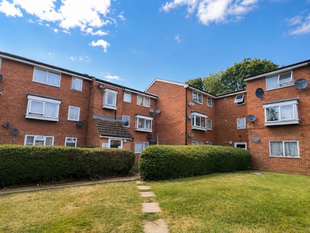 2 bedroom flat for sale