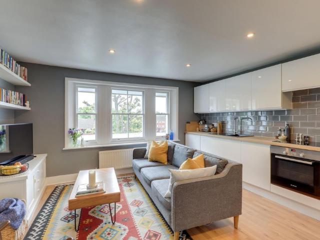 2 bedroom flat for sale