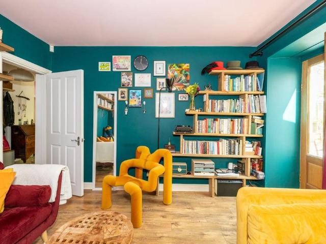 2 bedroom flat for sale