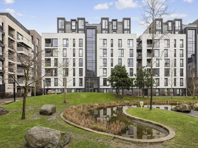 3 bedroom flat for sale