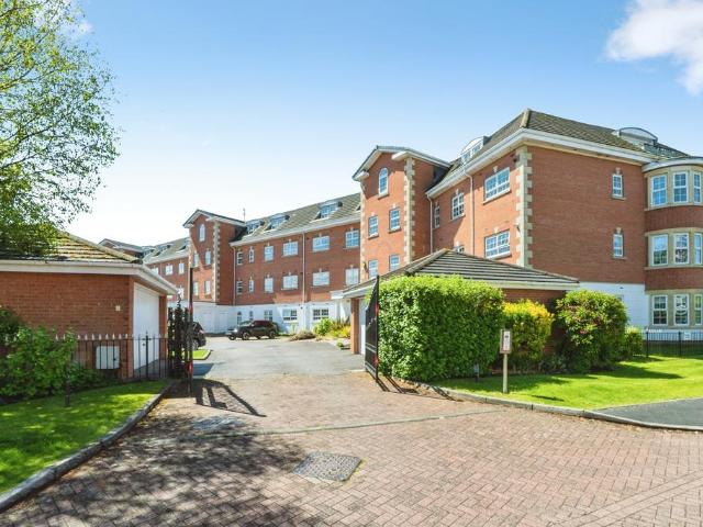 2 bedroom flat for sale
