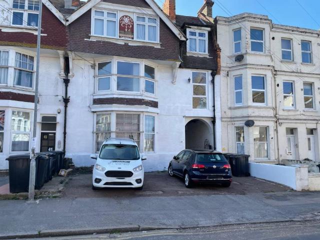 2 bedroom flat for sale