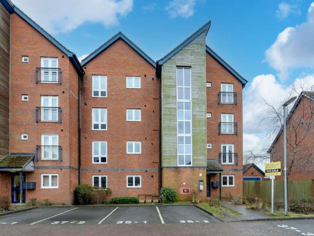 2 bedroom flat for sale