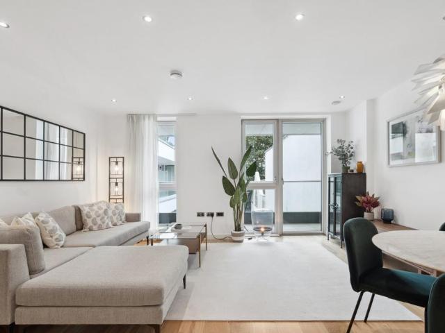 2 bedroom flat for sale