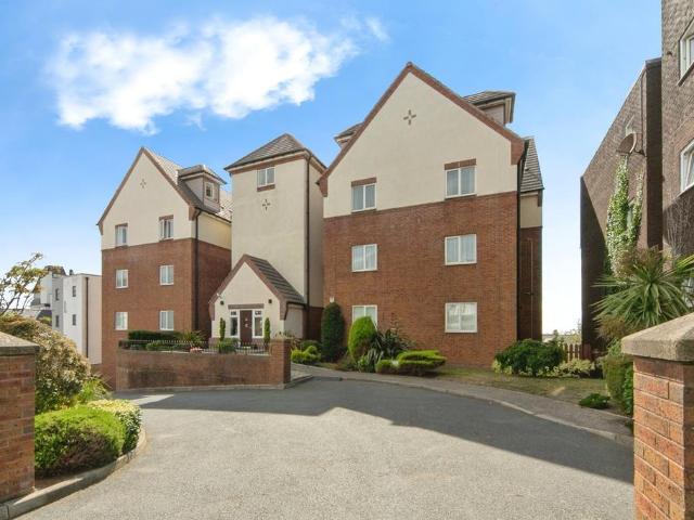 2 bedroom flat for sale