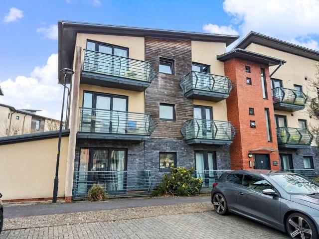 2 bedroom flat for sale