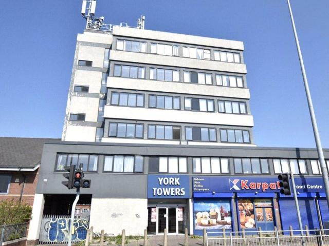 2 bedroom flat for sale