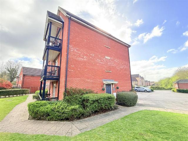 2 bedroom ground flat for sale