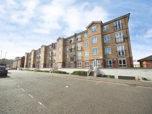 2 bedroom flat for sale