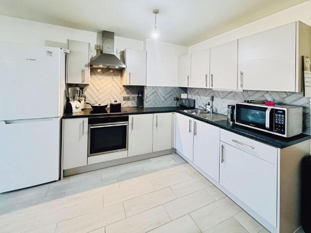 2 bedroom flat for sale