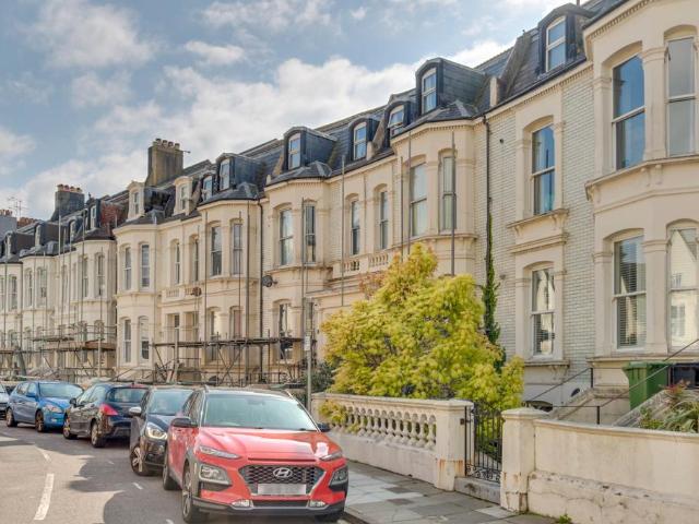 2 bedroom flat for sale
