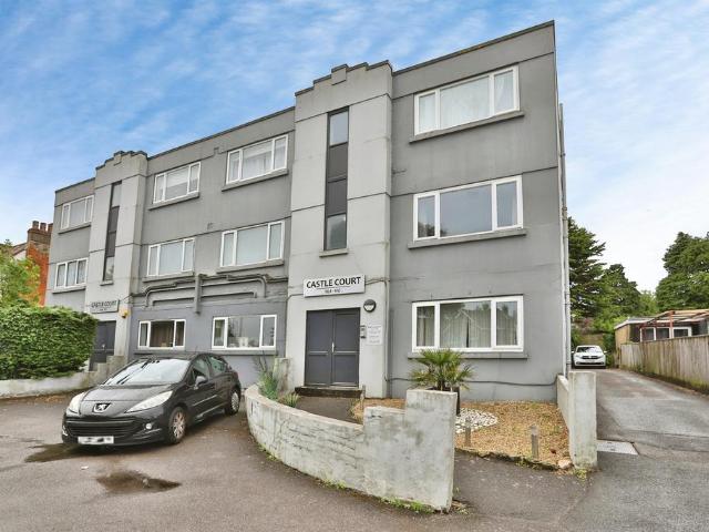 2 bedroom flat for sale