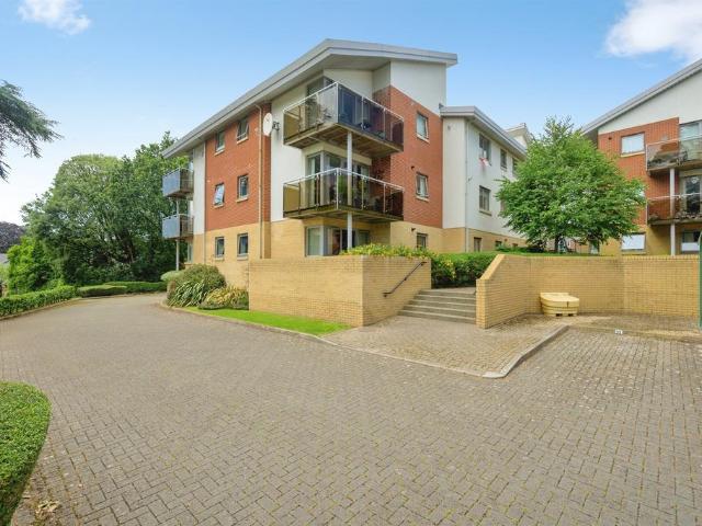2 bedroom flat for sale
