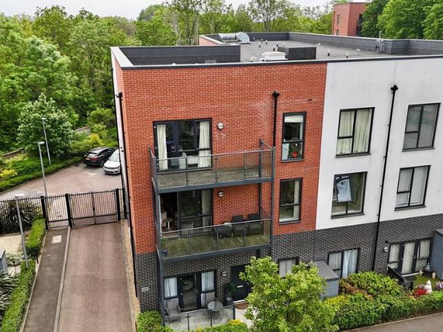 2 bedroom flat for sale