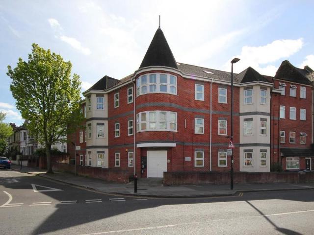 2 bedroom flat for sale