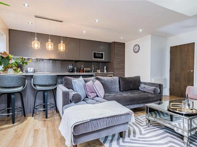 2 bedroom flat for sale