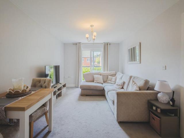 2 bedroom flat for sale
