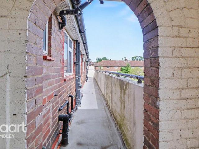 2 bedroom flat for sale