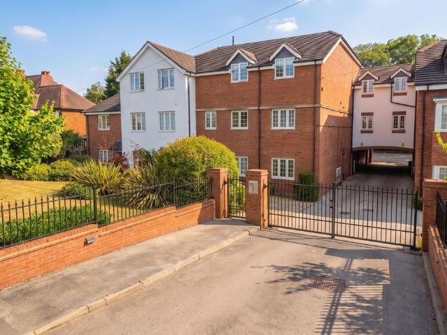 2 bedroom flat for sale