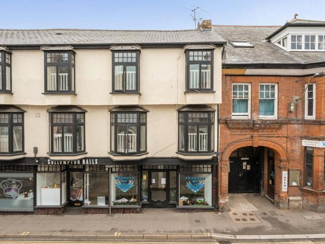 2 bedroom flat for sale