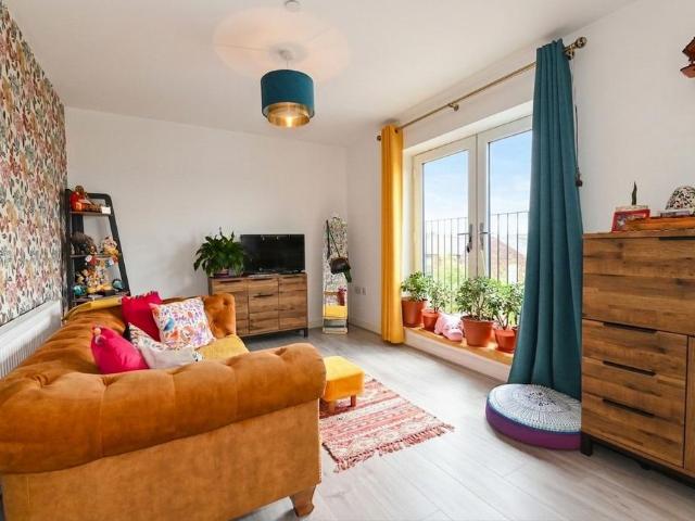 2 bedroom flat for sale