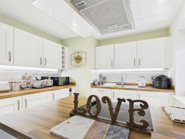 2 bedroom coach house for sale