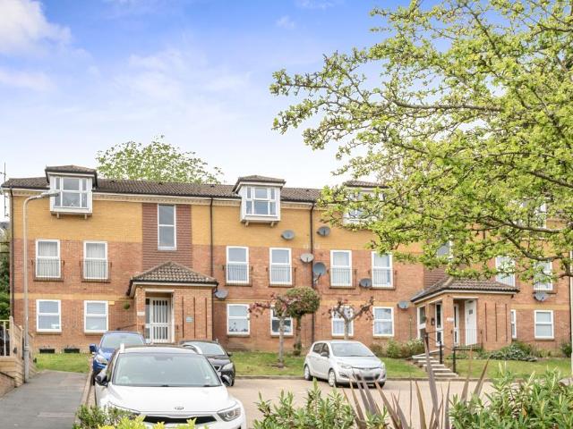 2 bedroom flat for sale