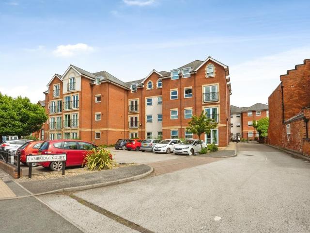2 bedroom flat for sale