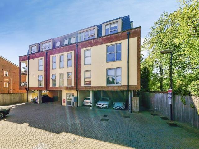 2 bedroom flat for sale