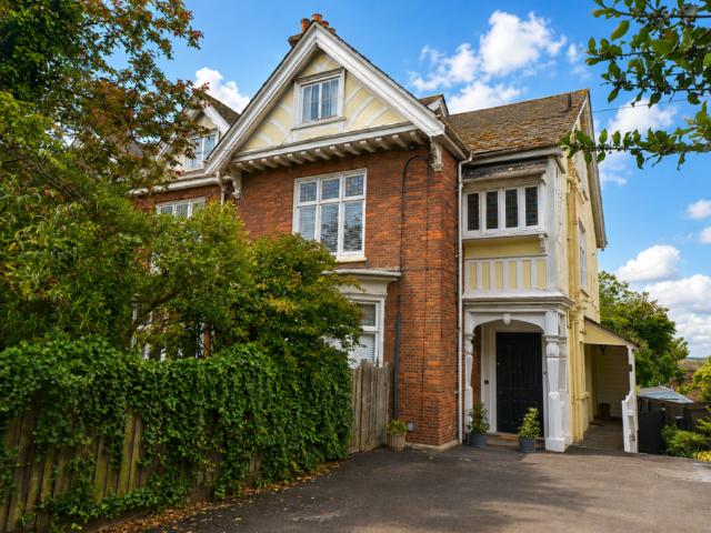 2 bedroom flat for sale