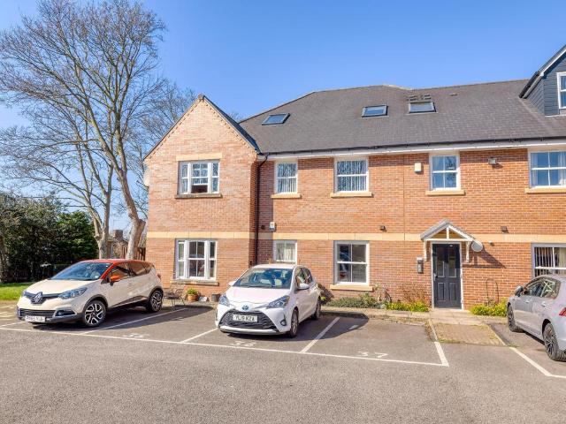 2 bedroom flat for sale