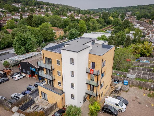 2 bedroom flat for sale