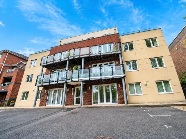 2 bedroom flat for sale