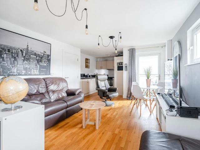 2 bedroom flat for sale
