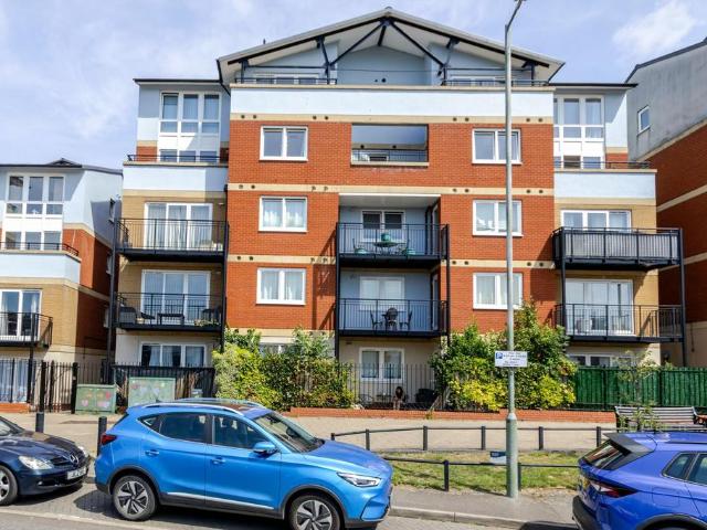 2 bedroom flat for sale