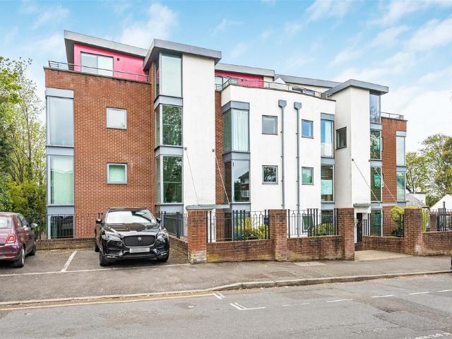 2 bedroom flat for sale
