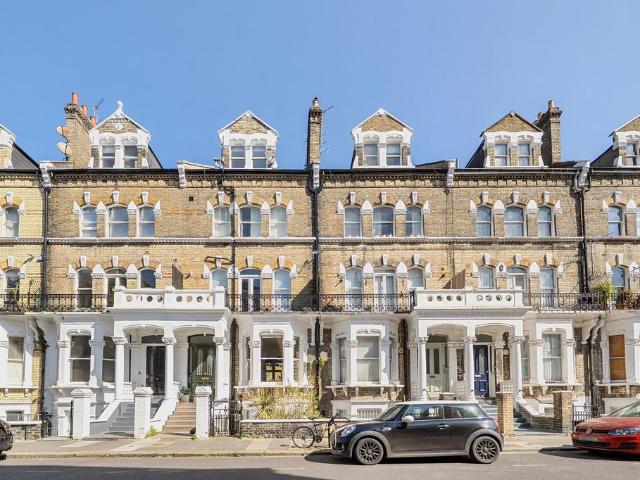 2 bedroom flat for sale